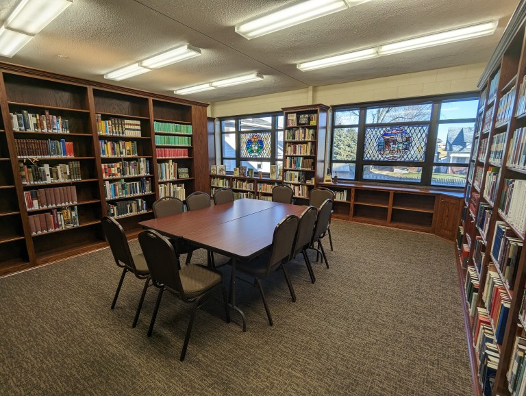 A Look Inside Our New Library – Redeemer Classical School